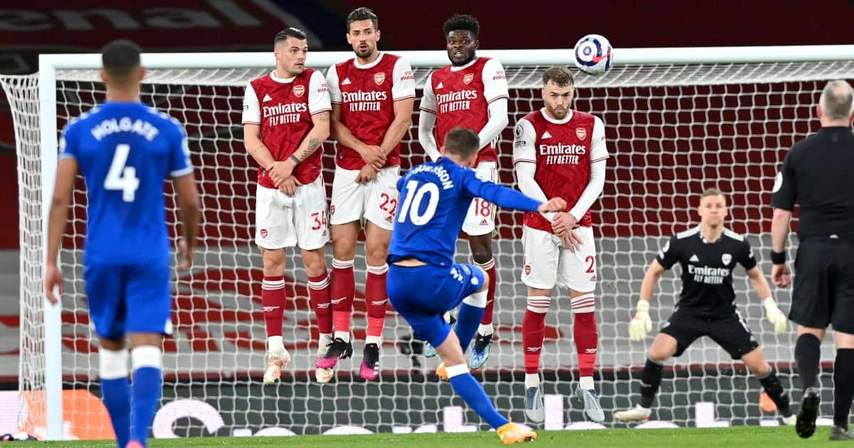 Leno howler gifts Everton win as Arsenal lose ground in race for Europe